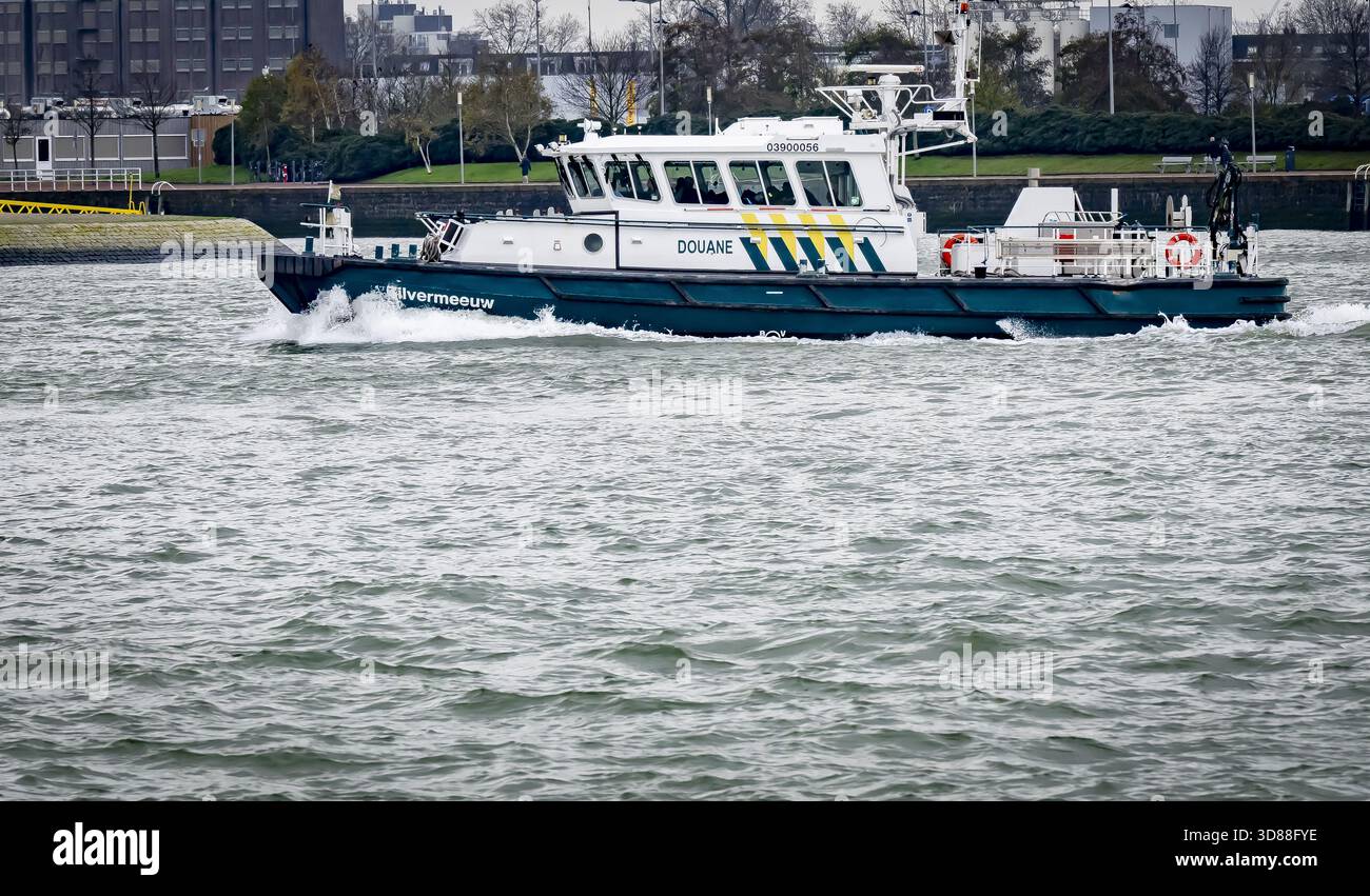 ROTTERDAM - A customs boat sails on the Maas ANP /HOLLANDSE HOOGTE ...