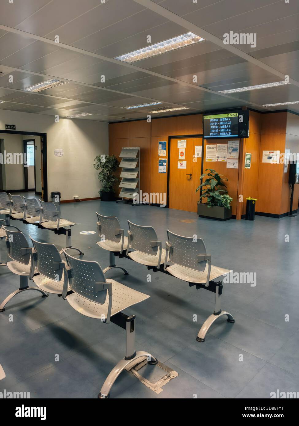 Solemn queue hi-res stock photography and images - Alamy