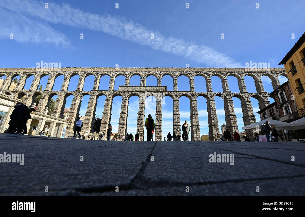 (251129) -- SEGOVIA, Nov. 29, 2025 (Xinhua) -- This photo taken on Nov ...