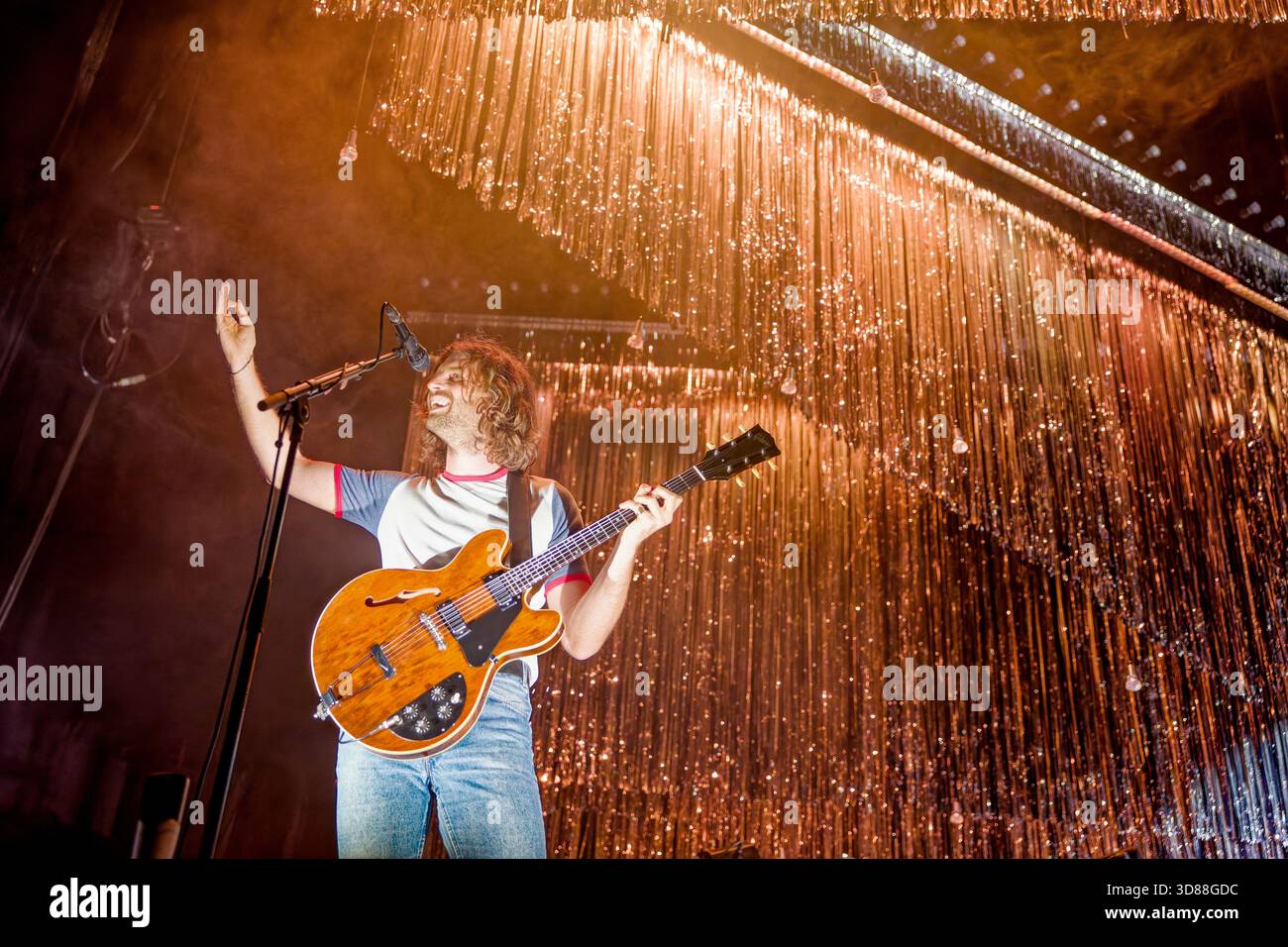 November 28, 2025, Manchester, United Kingdom: JOFF ODDIE â€“ guitar ...