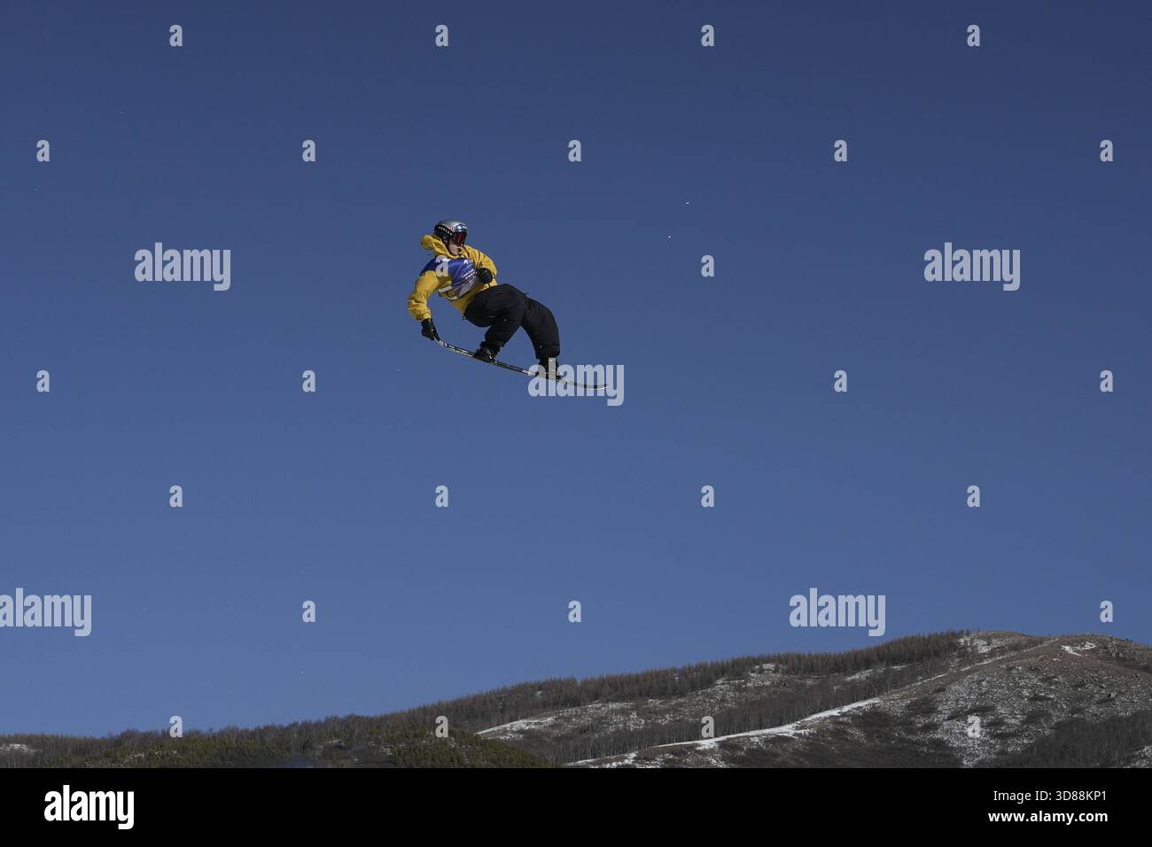 (251129) -- ZHANGJIAKOU, Nov. 29, 2025 (Xinhua) -- Su Yiming of China ...