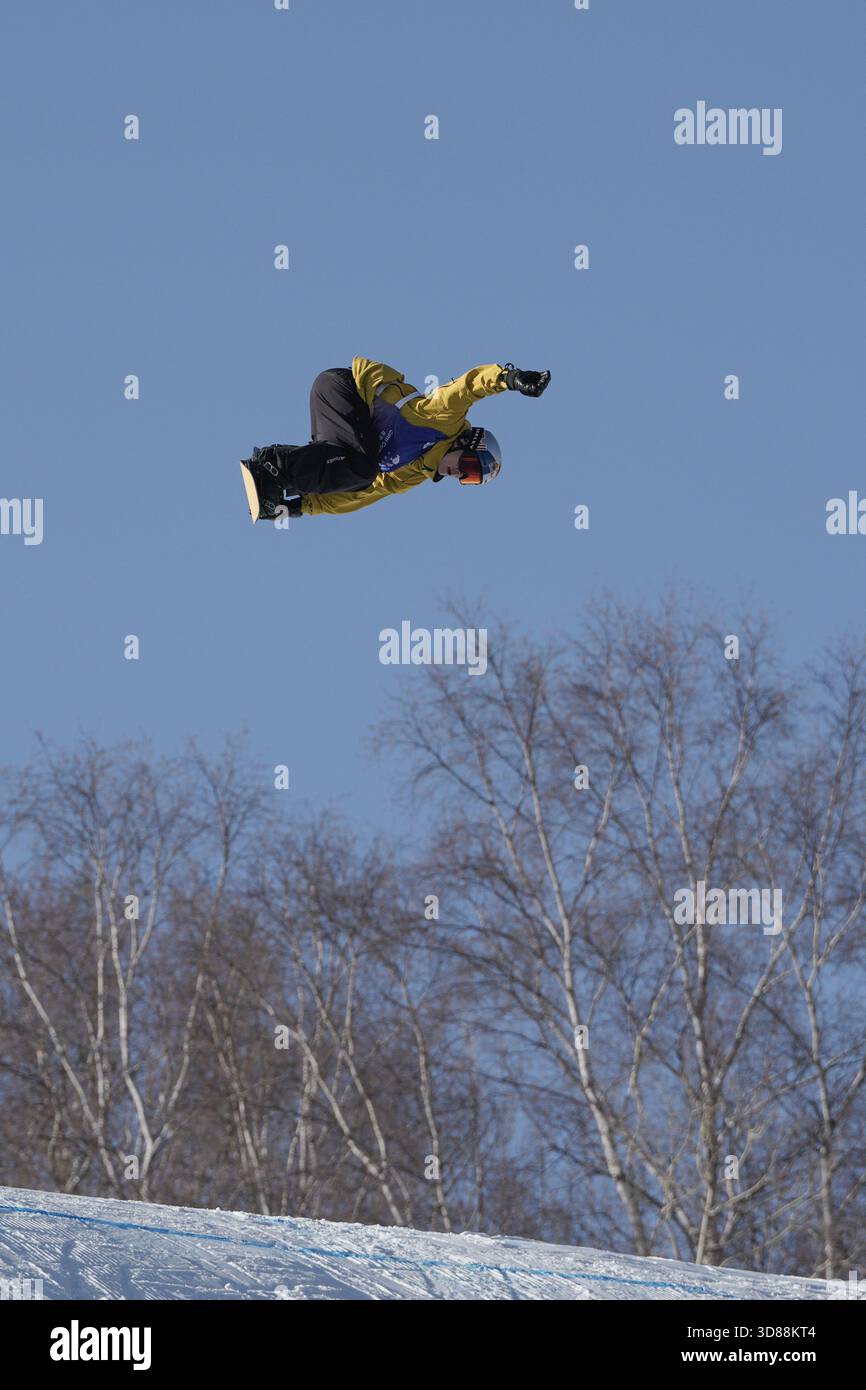 (251129) -- ZHANGJIAKOU, Nov. 29, 2025 (Xinhua) -- Su Yiming of China ...