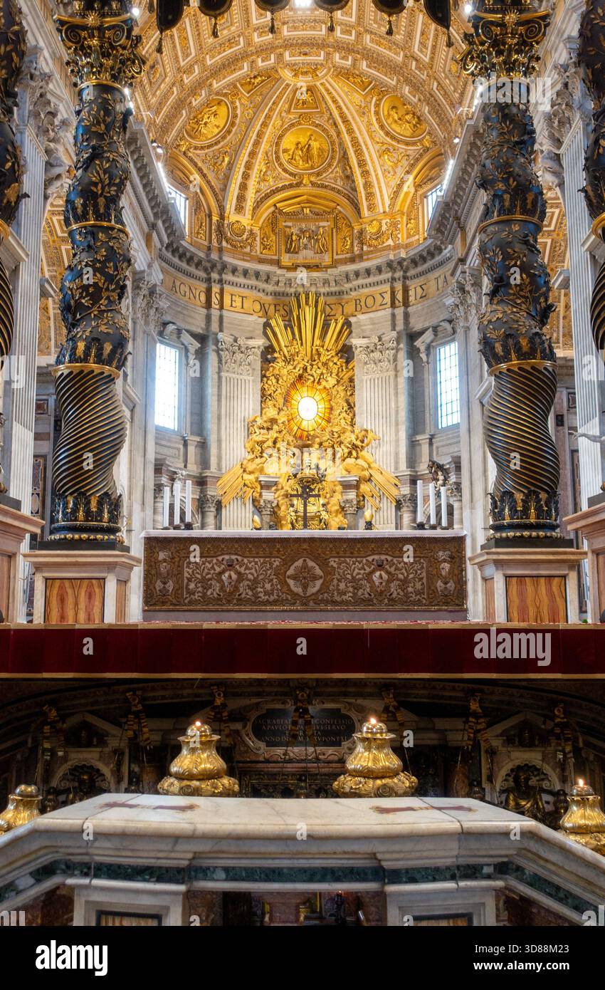 Chair of Saint Peter Altar inside St Peter's Basilica, Vatican City ...