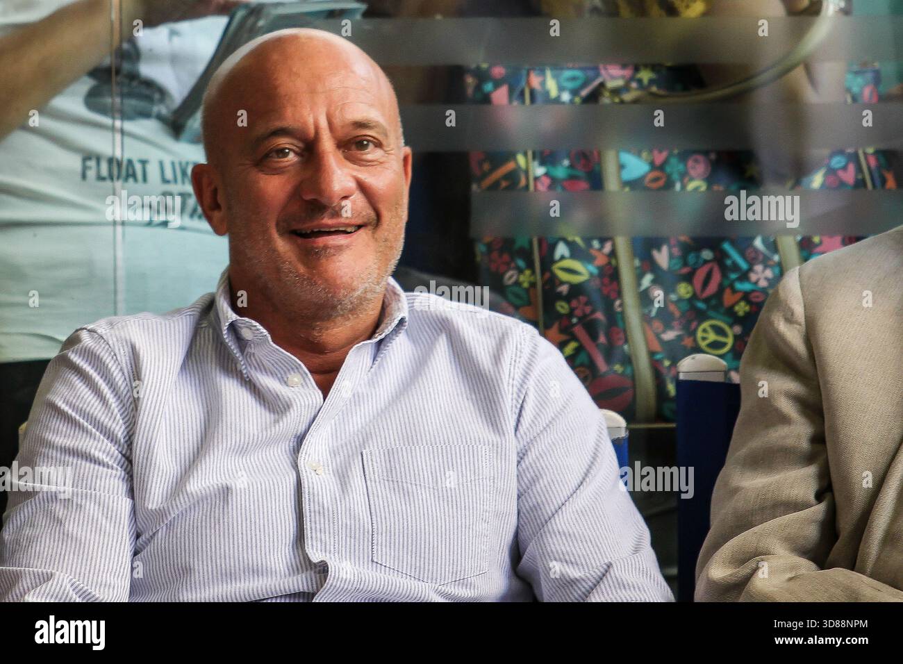 The actor Claudio Bisio in the Montesanto neighborhood of Naples ...