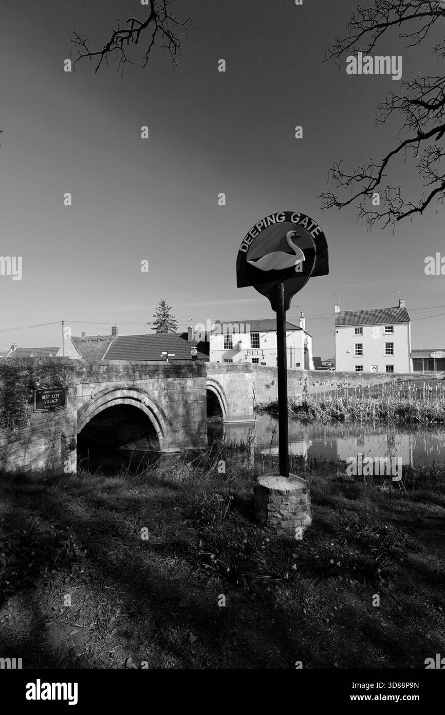Spring view of the Deeping Gate Bridge over the river Welland, Deeping ...