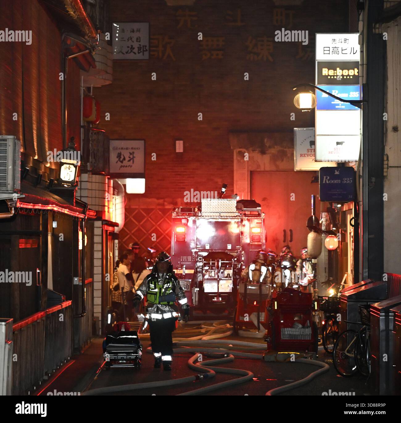 A fire breaks out at Ponto-cho, Kyoto's most famous entertainment ...