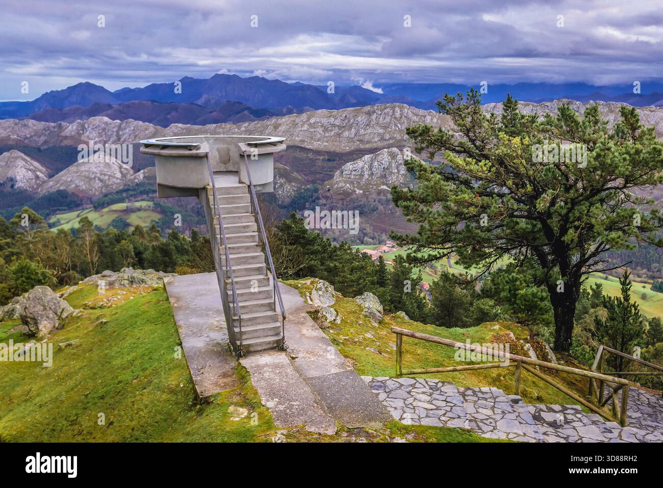 Fito viewing point in Sierra del Sueve limestone massif in Cantabrian ...