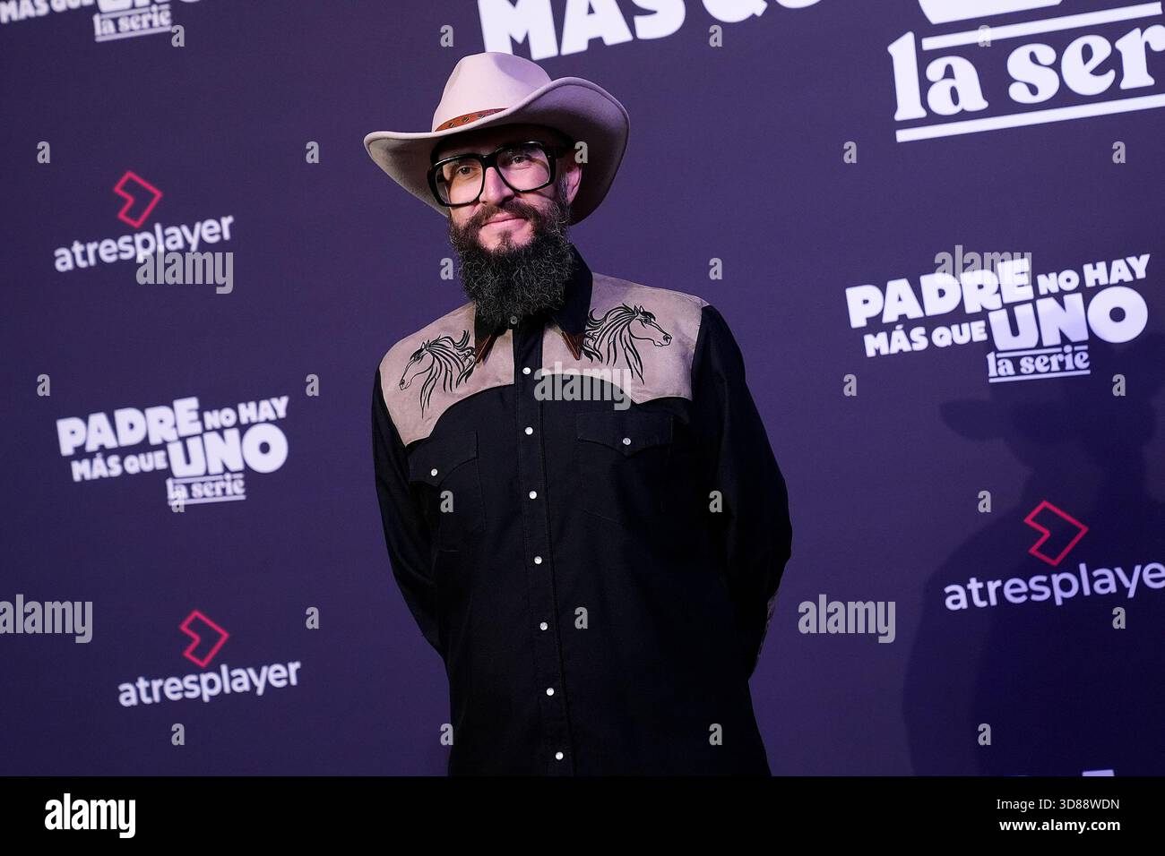 Raul Navarro attends the "Padre No Hay Mas Que Uno" photocall during ...
