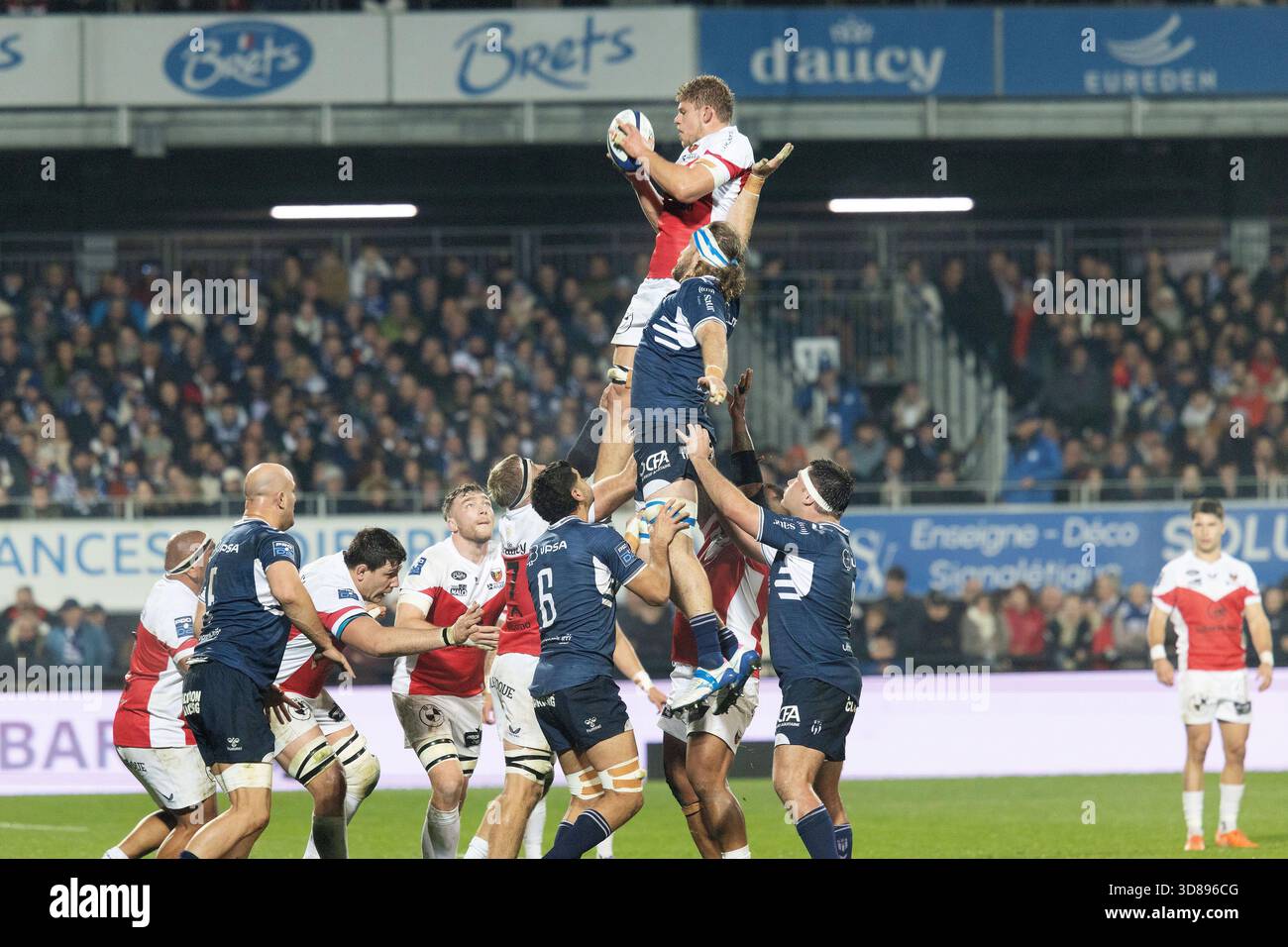 Line out for Eric Marks of Vannes during the French championship Pro D2 ...