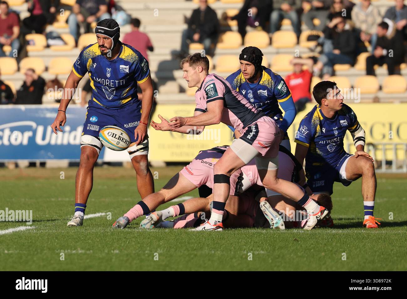 Urc rugby ball hi-res stock photography and images - Alamy