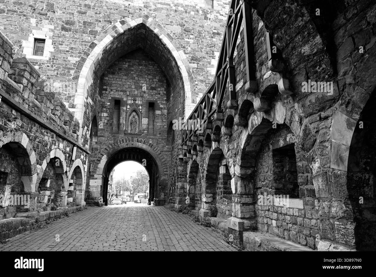 Buildings stone facade Black and White Stock Photos & Images - Alamy