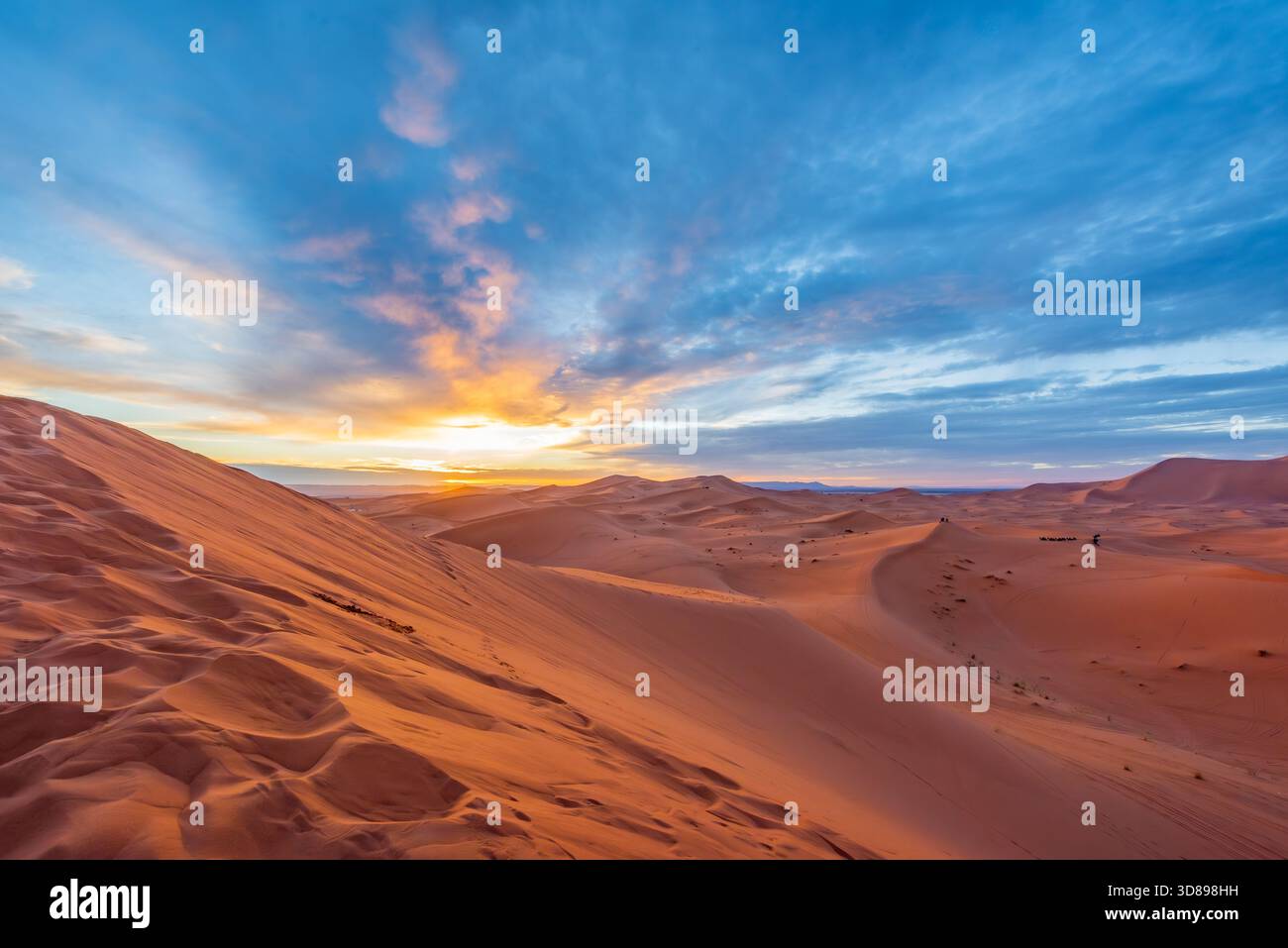 Dramatic sahara desert landscape hi-res stock photography and images ...