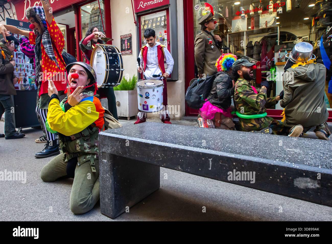 Students during the general strike march in Palermo to denounce ...