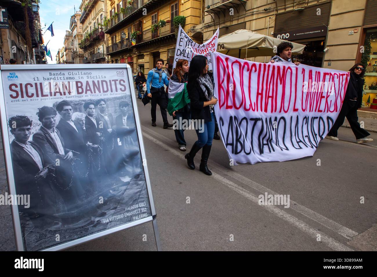 Students during the general strike march in Palermo to denounce ...