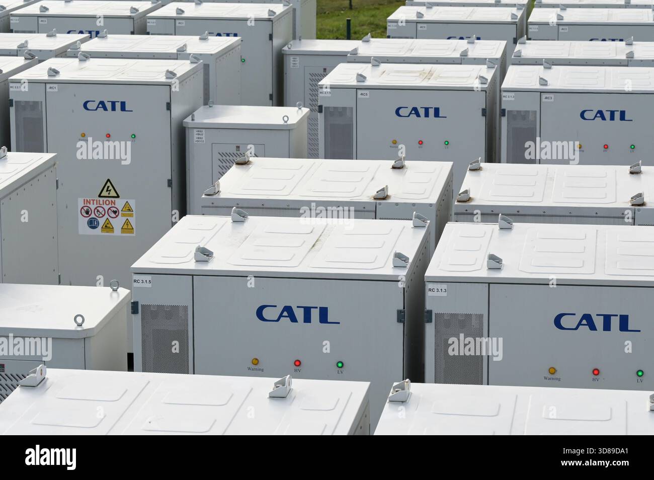 GERMANY, large battery storage station to store regenerative electric ...