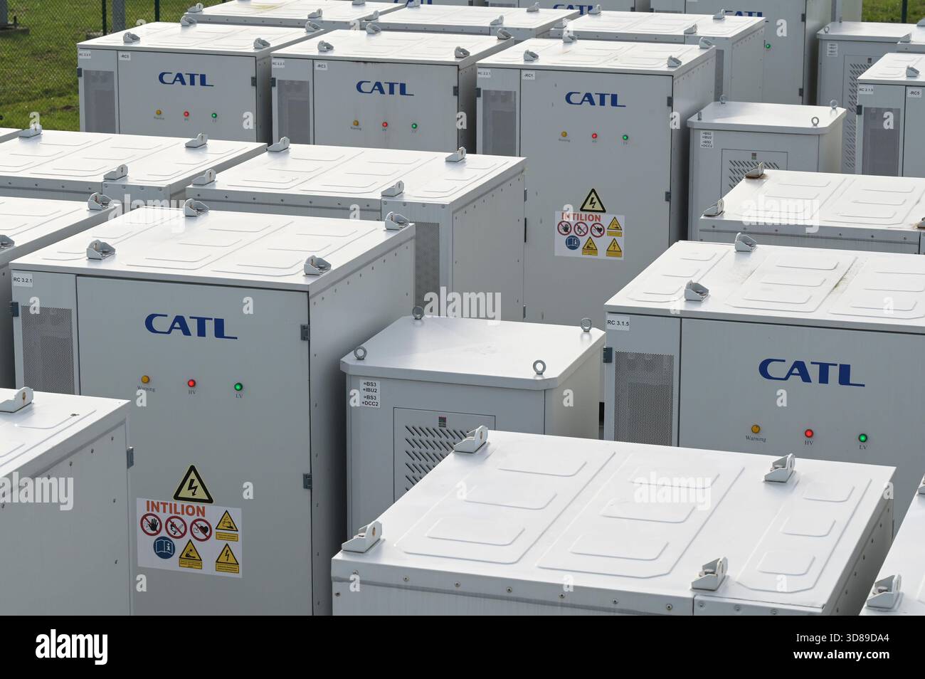 GERMANY, large battery storage station to store regenerative electric ...