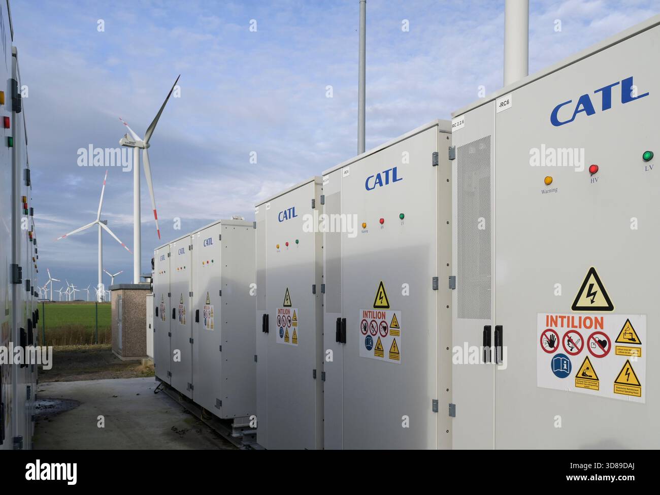GERMANY, large battery storage station to store regenerative electric ...