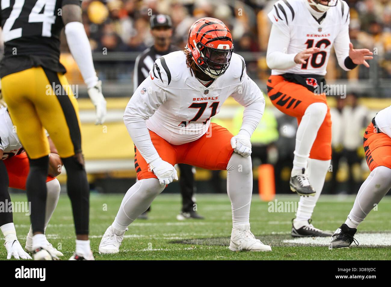 Cincinnati Bengals offensive tackle Amarius Mims during an NFL football ...