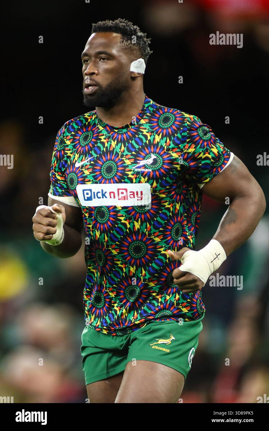Siya Kolisi of South Africa warms-up ahead of the Quilter Nations ...