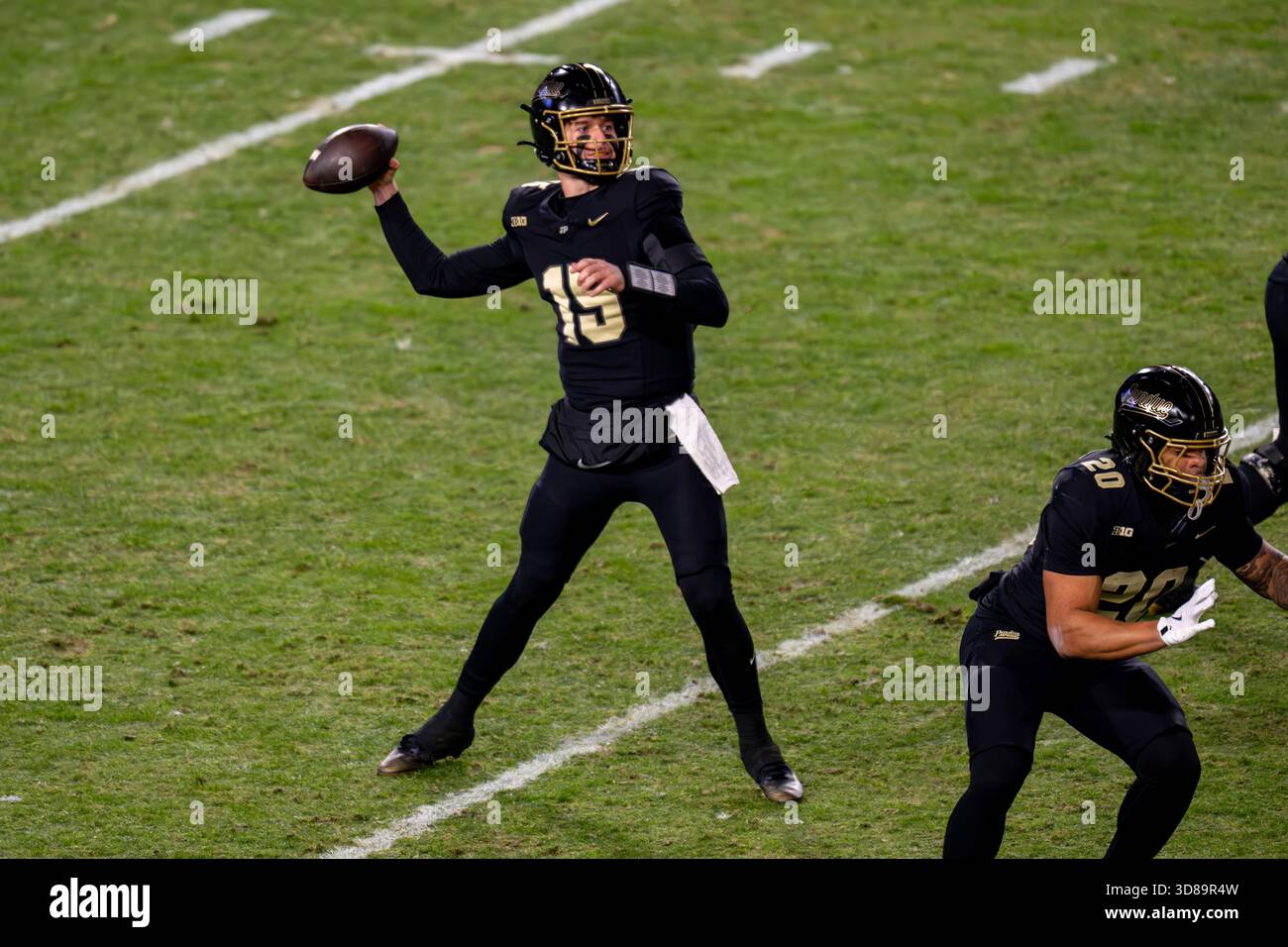 Purdue quarterback Ryan Browne (15) makes a pass during an NCAA college ...