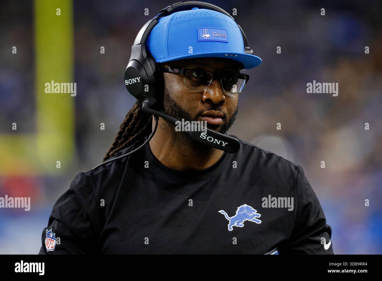 Detroit Lions defensive coordinator Kelvin Sheppard on the sideline ...