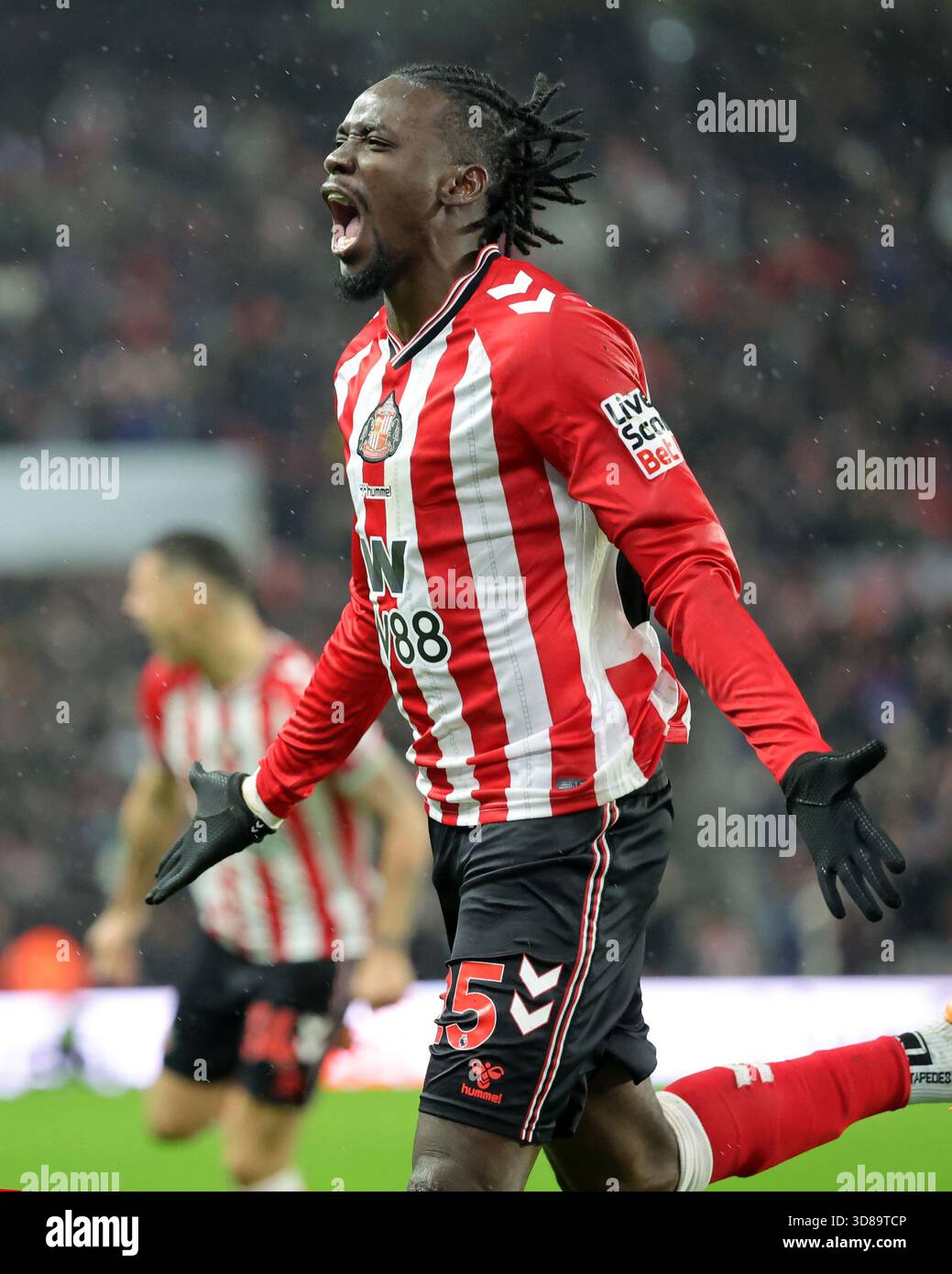 Sunderland's Bertrand Traore celebrates scoring their side's second ...