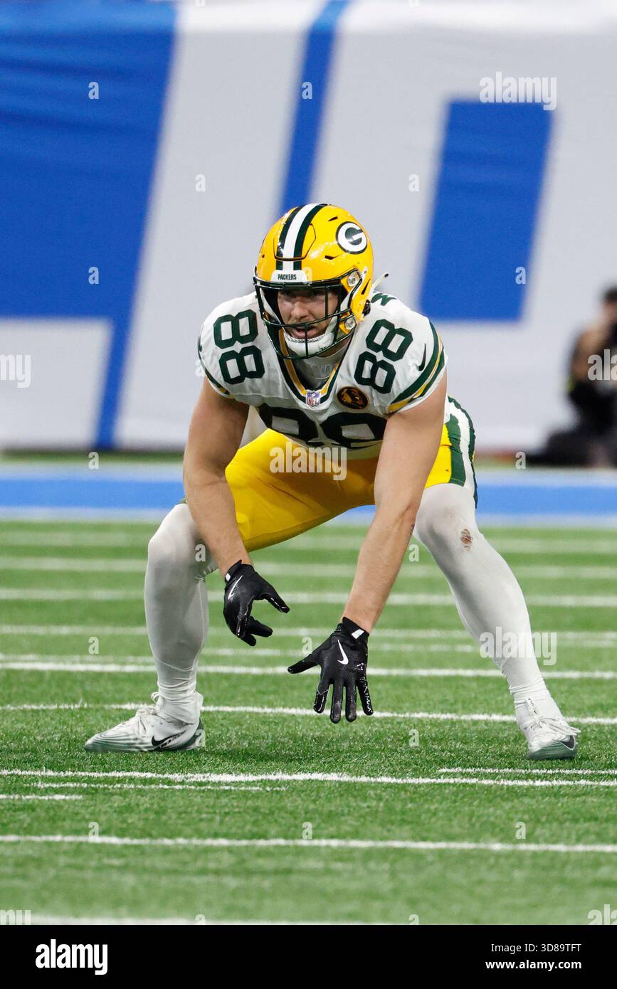 Green Bay Packers tight end Luke Musgrave (88) gets set on offense ...