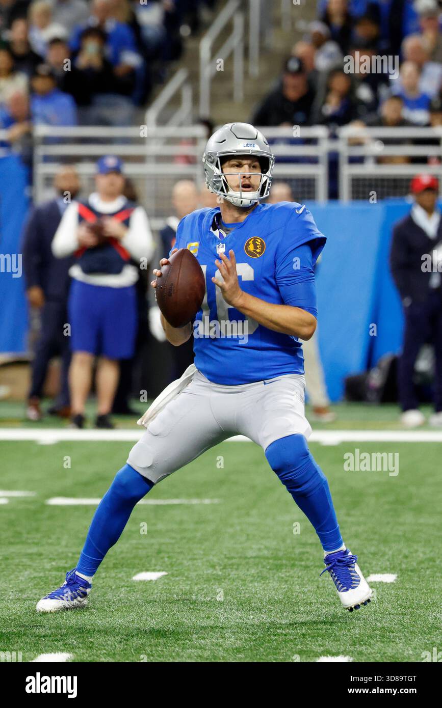 Detroit Lions quarterback Jared Goff (16) passes against the Green Bay ...