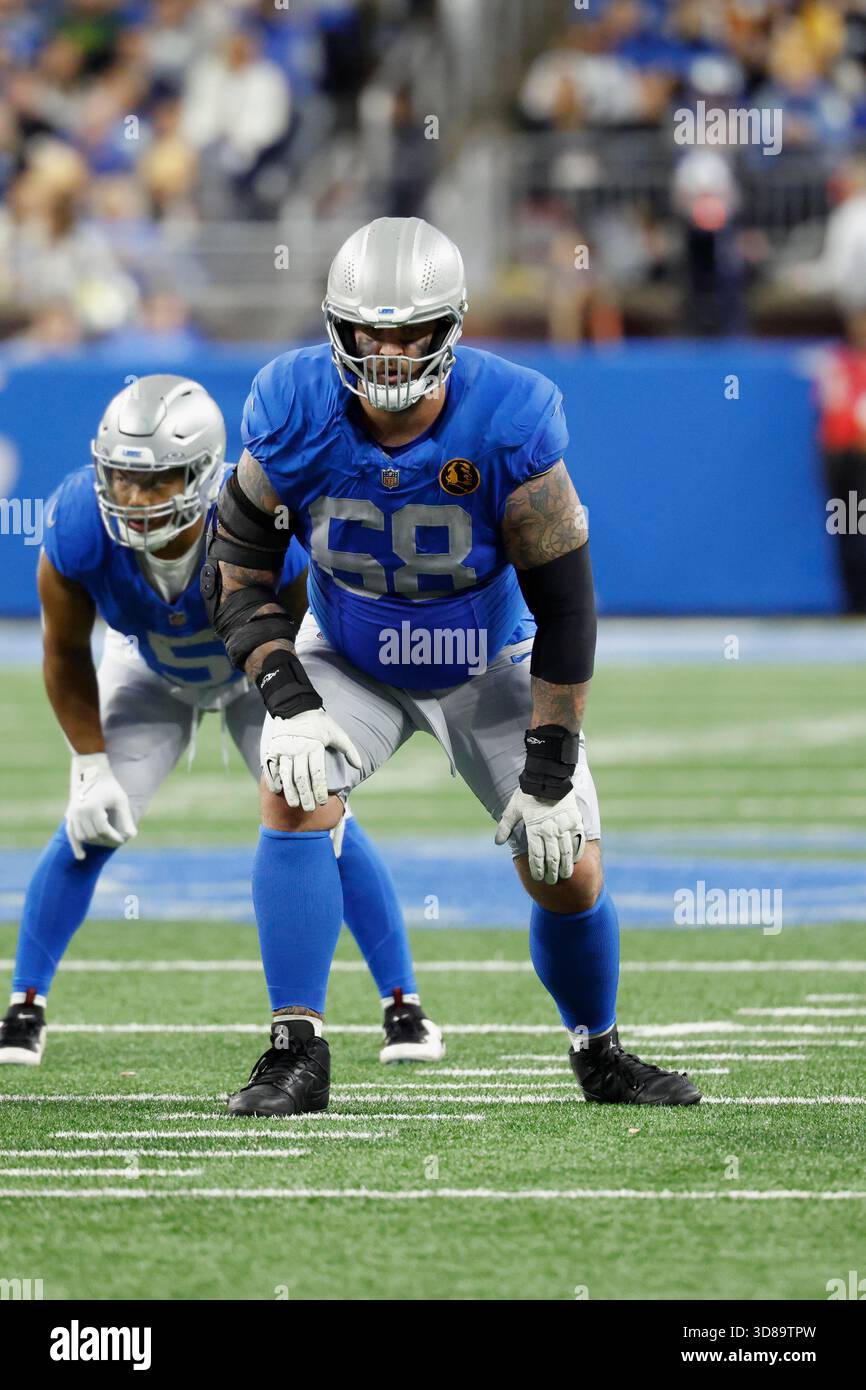 Detroit Lions offensive tackle Taylor Decker (68) gets set on offense ...