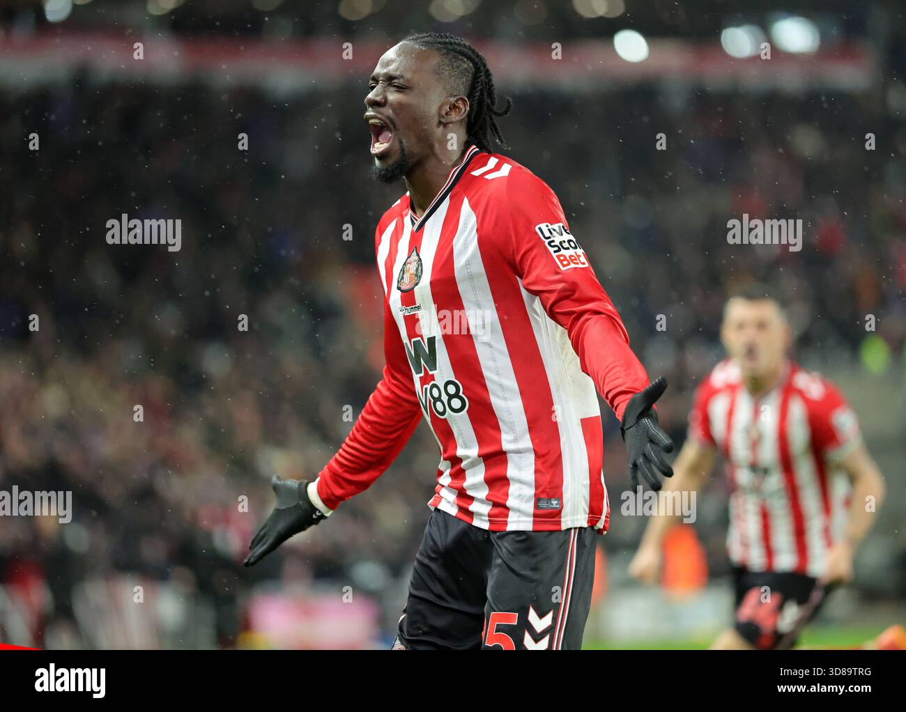 Sunderland's Bertrand Traore celebrates scoring their side's second ...