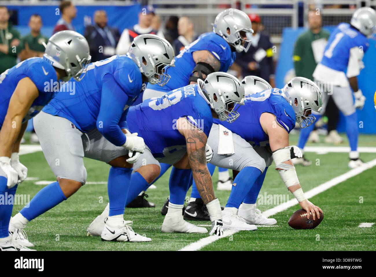 Line of scrimmage during an NFL football game between the Detroit Lions ...