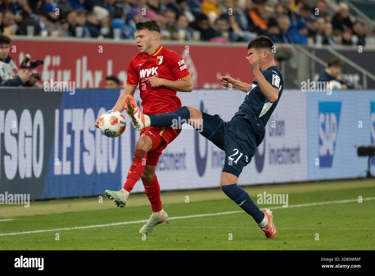 from left in the duel Robin Fellhauer (FC FC Augsburg, #19), Albian ...