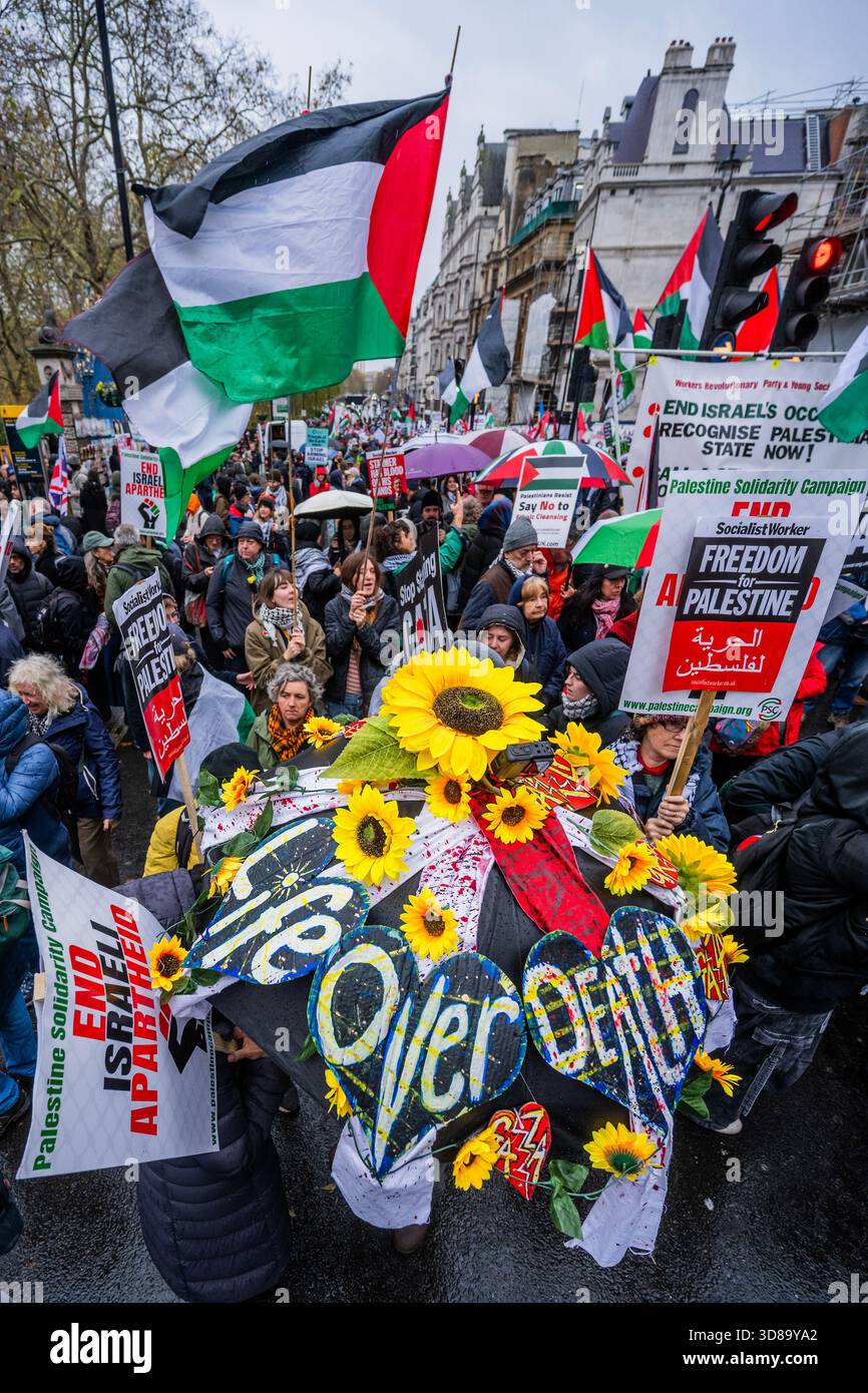 A 'Life over death' umbrella in the crowd - On the UN's International ...