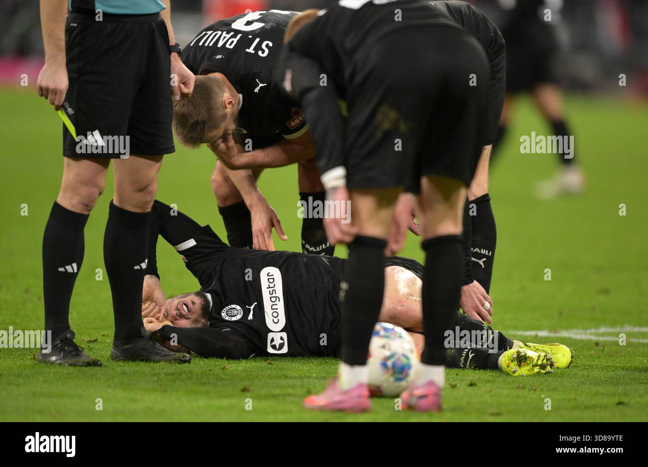 from left: Mathias Pereira Lage, Karol Mets (St. Pauli) Munich ...