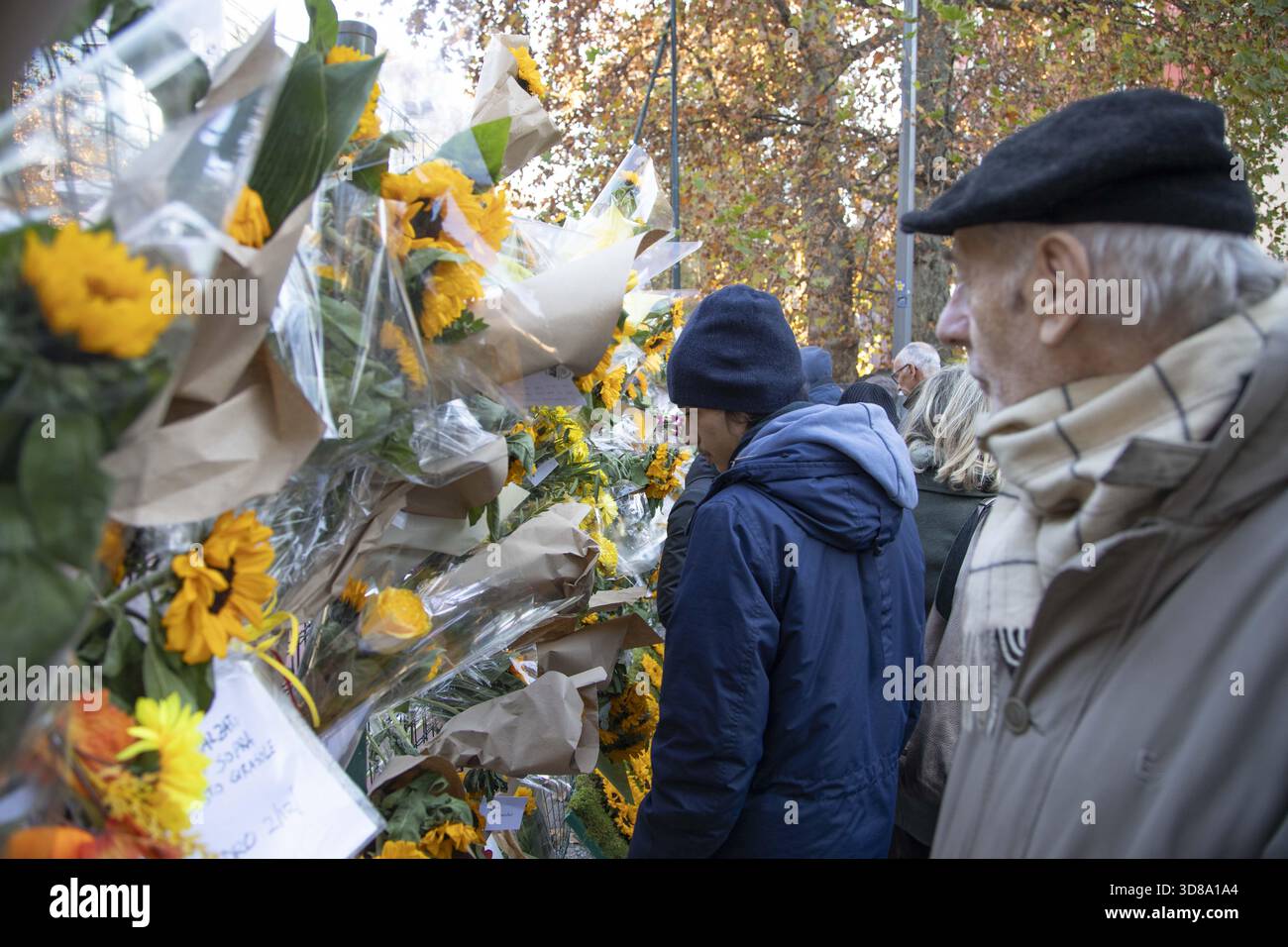 Milan, a spontaneous gathering of sunflowers at the basketball court on ...