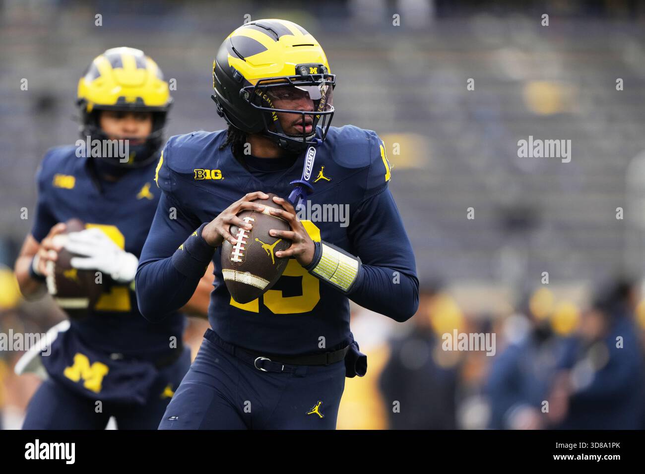 Michigan quarterback Bryce Underwood warms up before an NCAA college ...