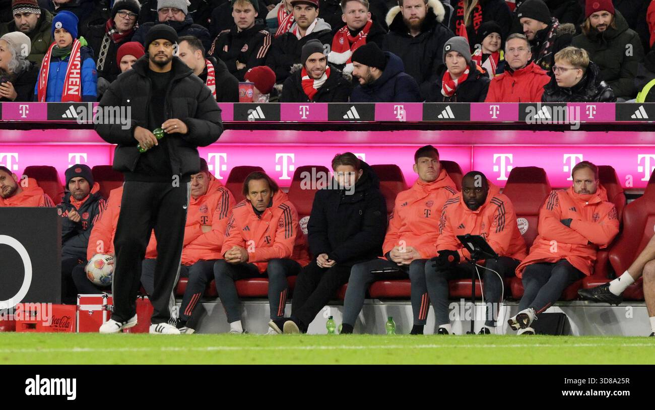 from left Trainer Vincent Kompany (Bayern), Sports Director Christoph ...