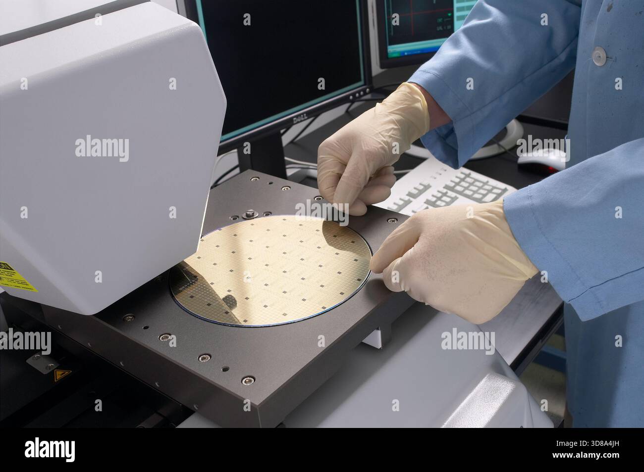 Man inspection quality control hi-res stock photography and images - Alamy