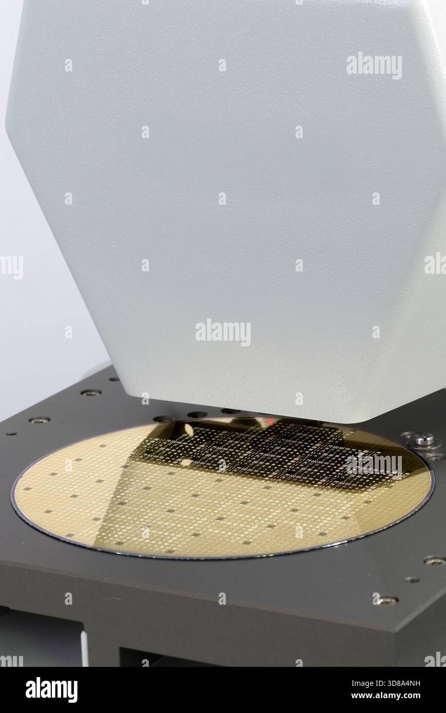 Man inspection quality control hi-res stock photography and images - Alamy