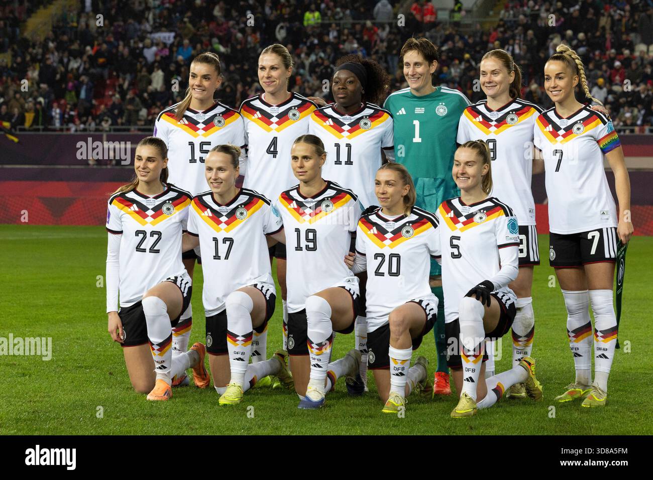 The German national team during the team photo, front row, L to R, Jule ...