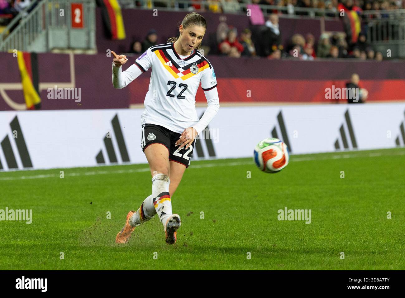 Jule BRAND (GER,22) mid., on the ball, during the shot, single image ...