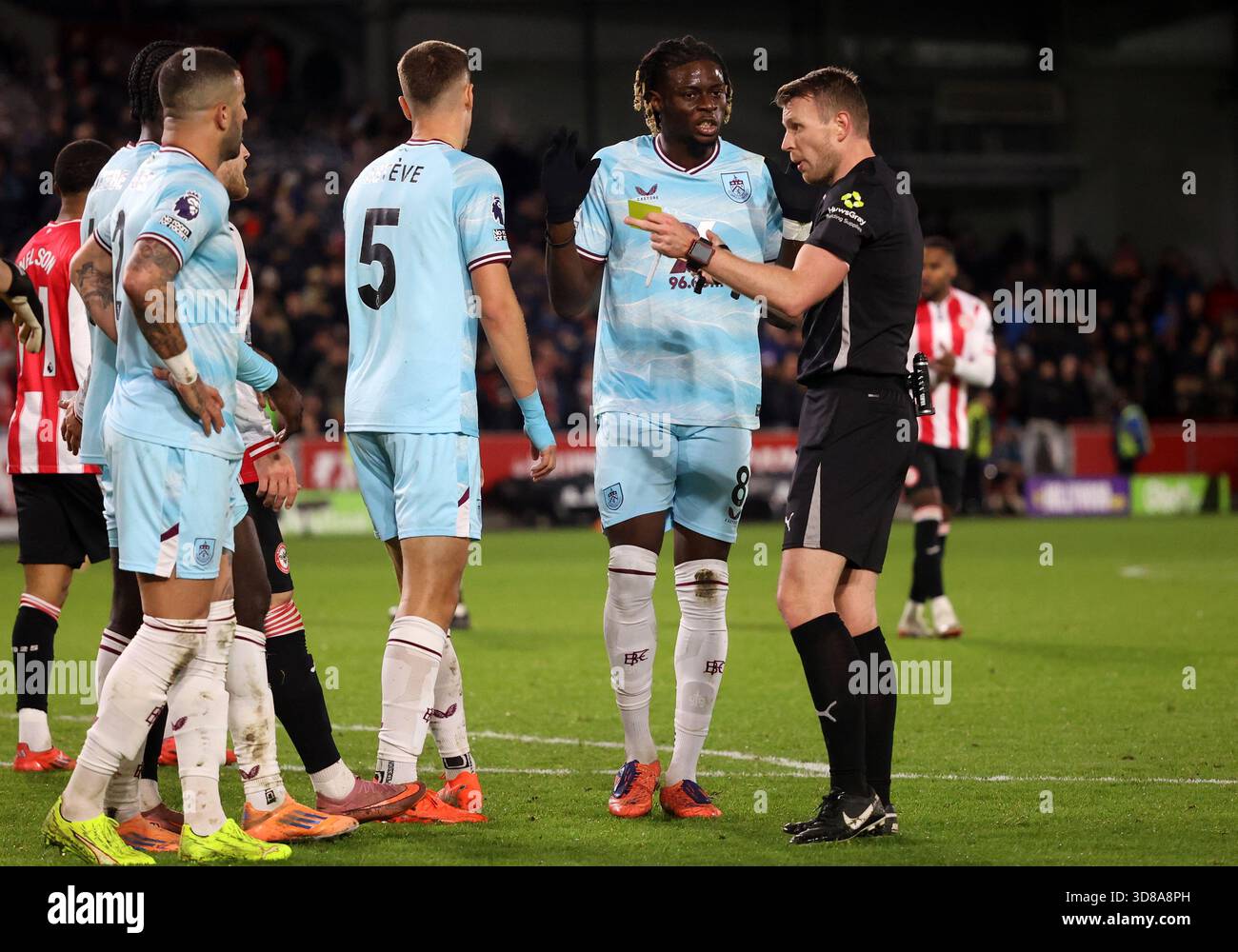 Referee Samuel Barrott speaks with the players during the Premier ...