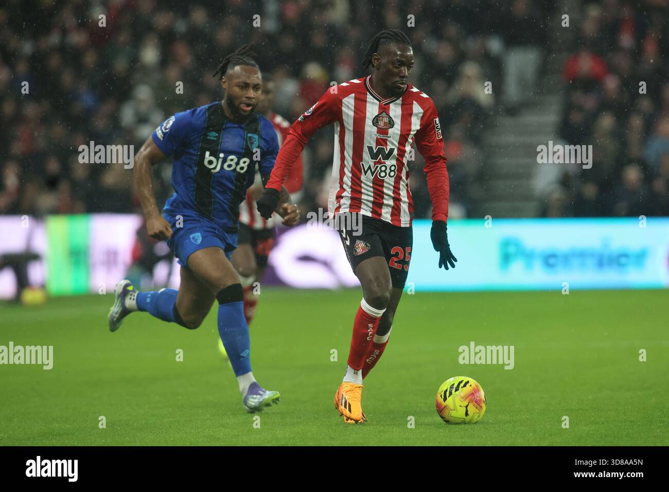 Bertrand Traoré Of Sunderland breaks away from Antoine Semenyo of AFC ...