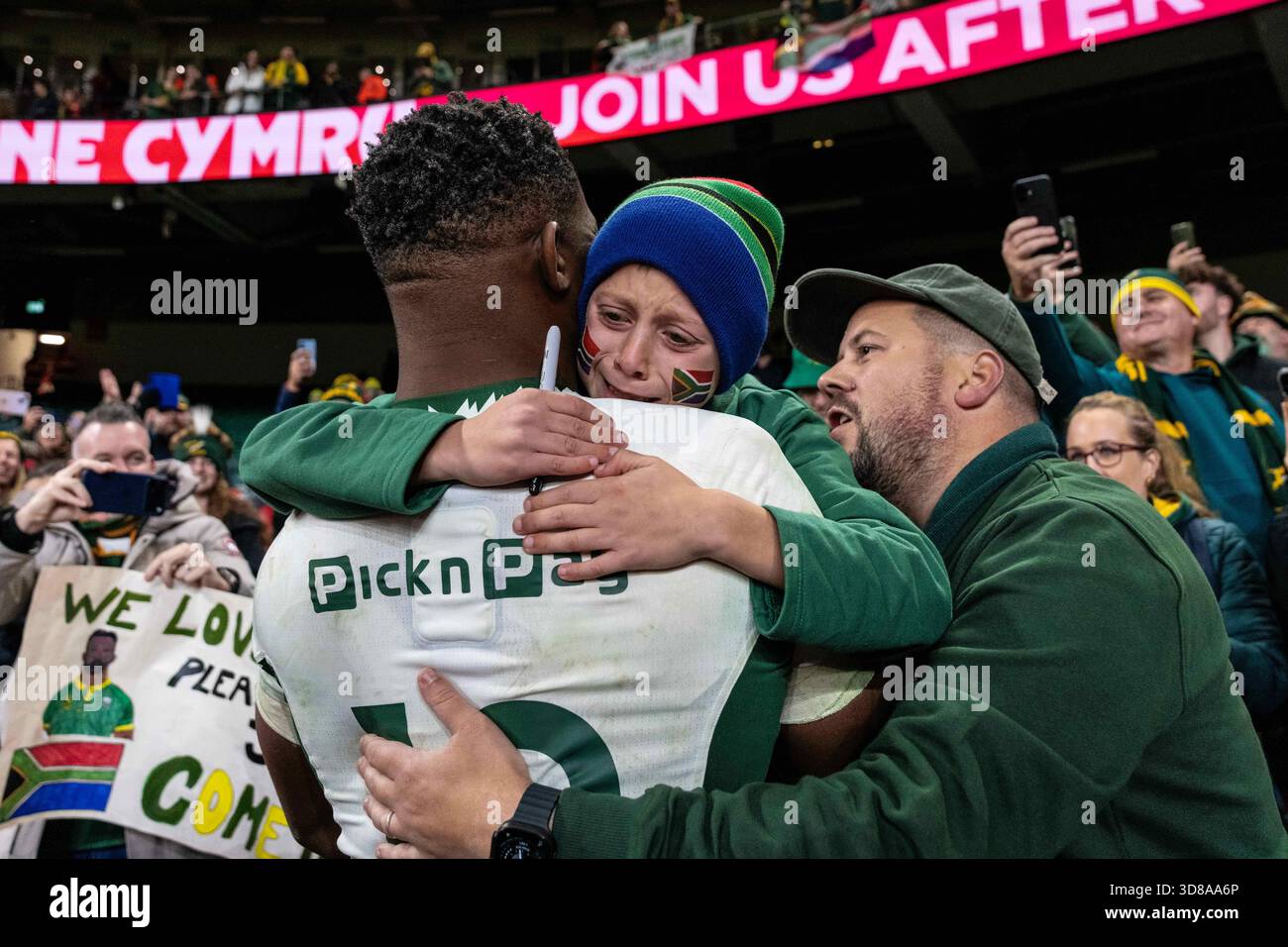 Siya Kolisi of South Africa embraces a young fan during the Quilter ...