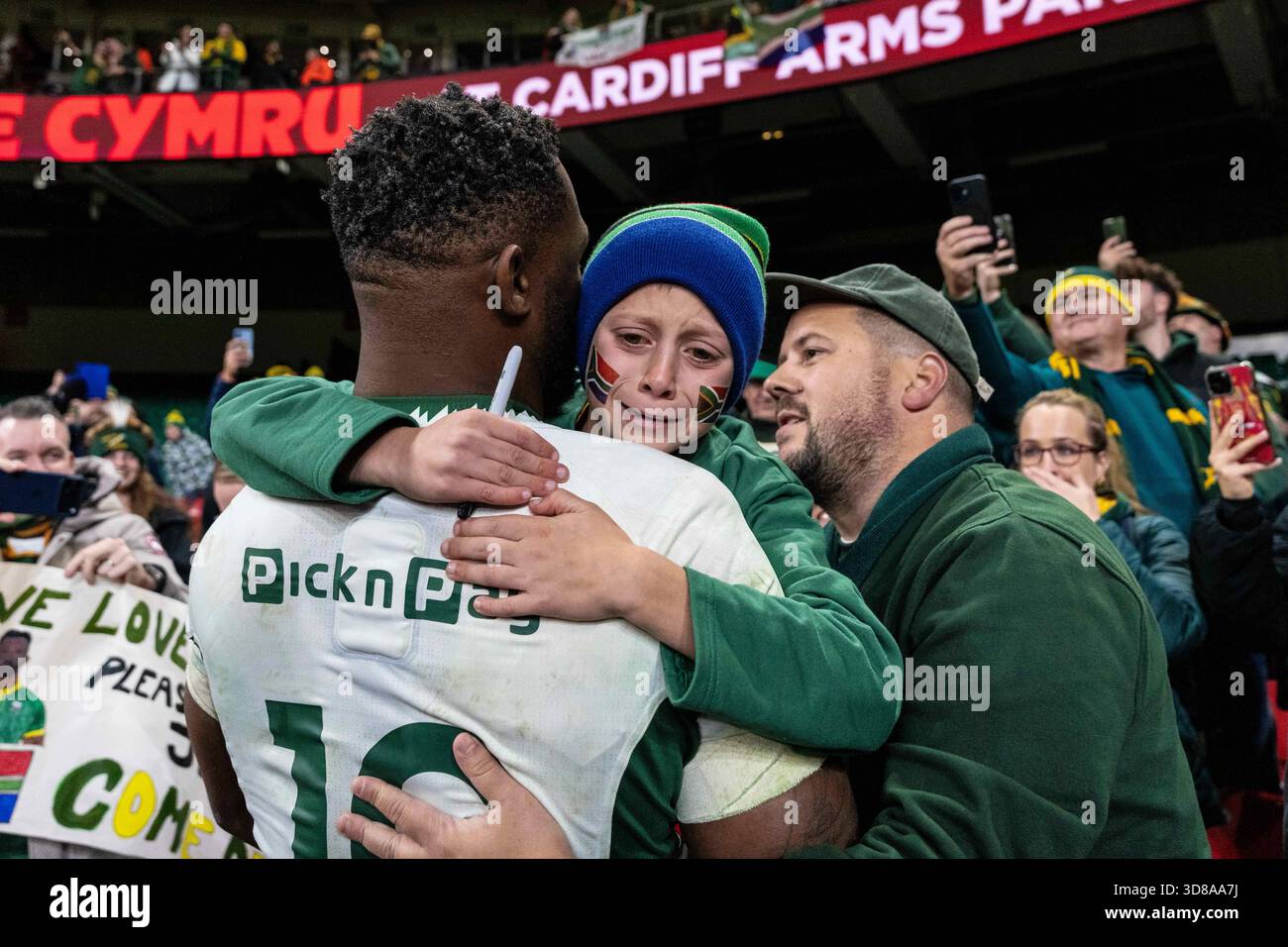 Siya Kolisi of South Africa embraces a young fan during the Quilter ...