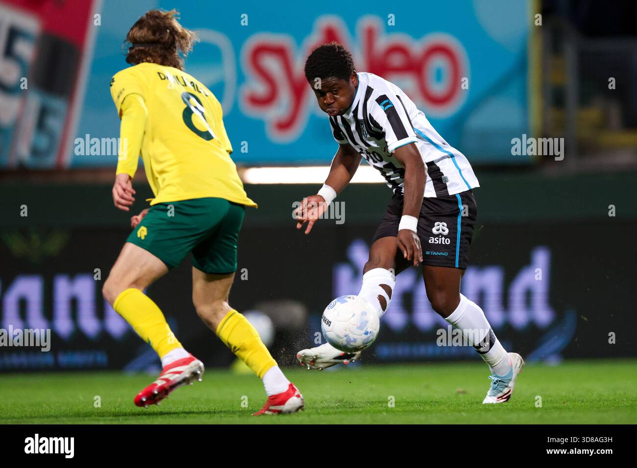 SITTARD, NETHERLANDS - NOVEMBER 29: Bryan Limbombe of Heracles Almelo ...