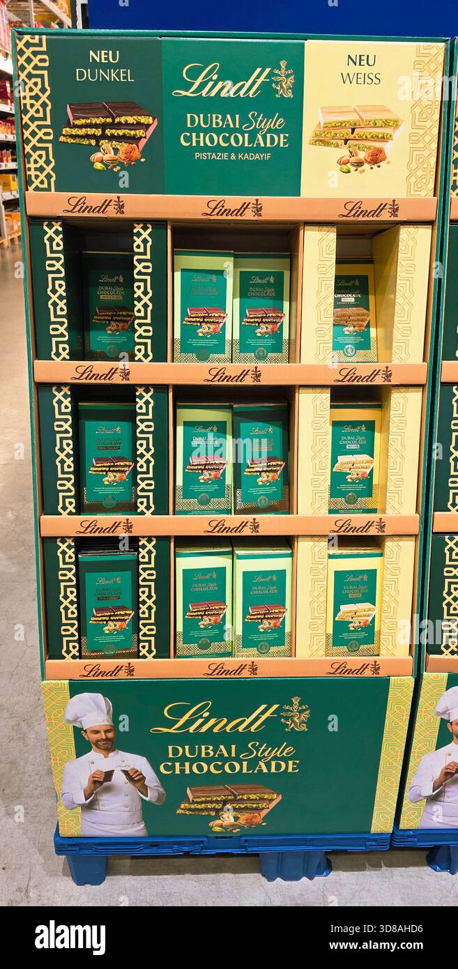 Lindt store smartphone stock photos and images - Alamy