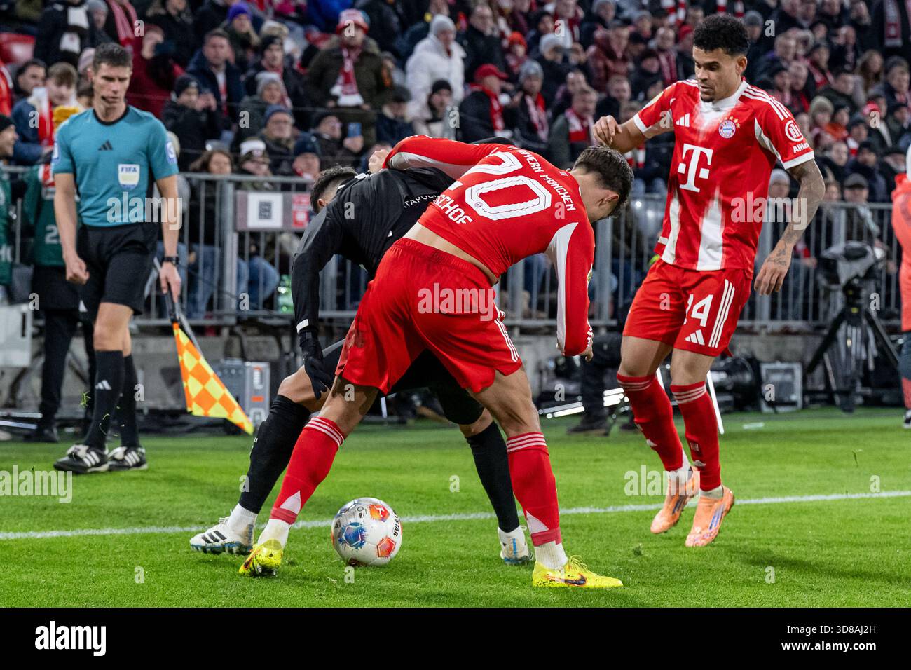 Fight for the ball by Danel Sinani (FC St. Pauli Hamburg, #10) with Tom ...