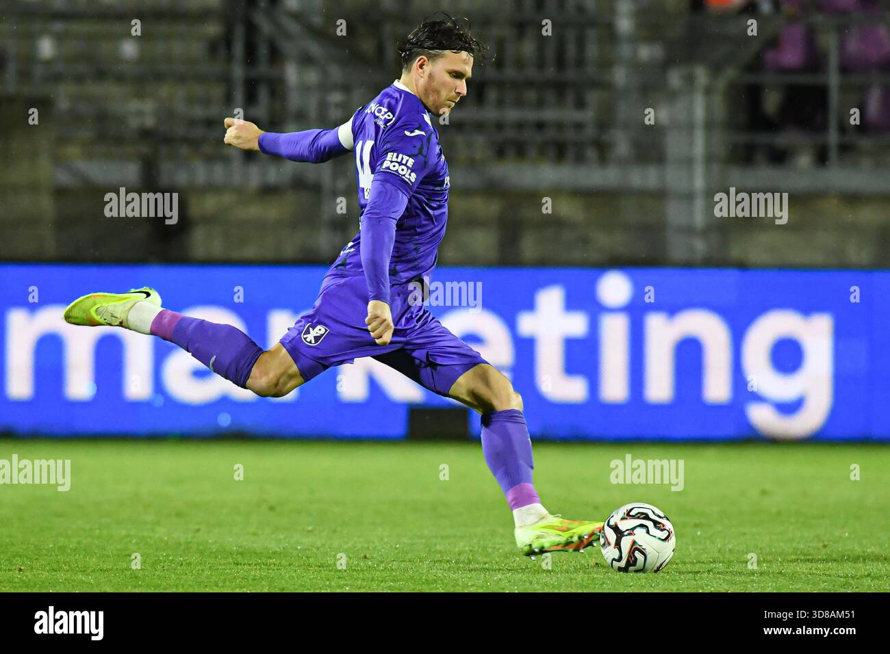 Patro Eisden's Jordan Renson pictured in action during a soccer game ...