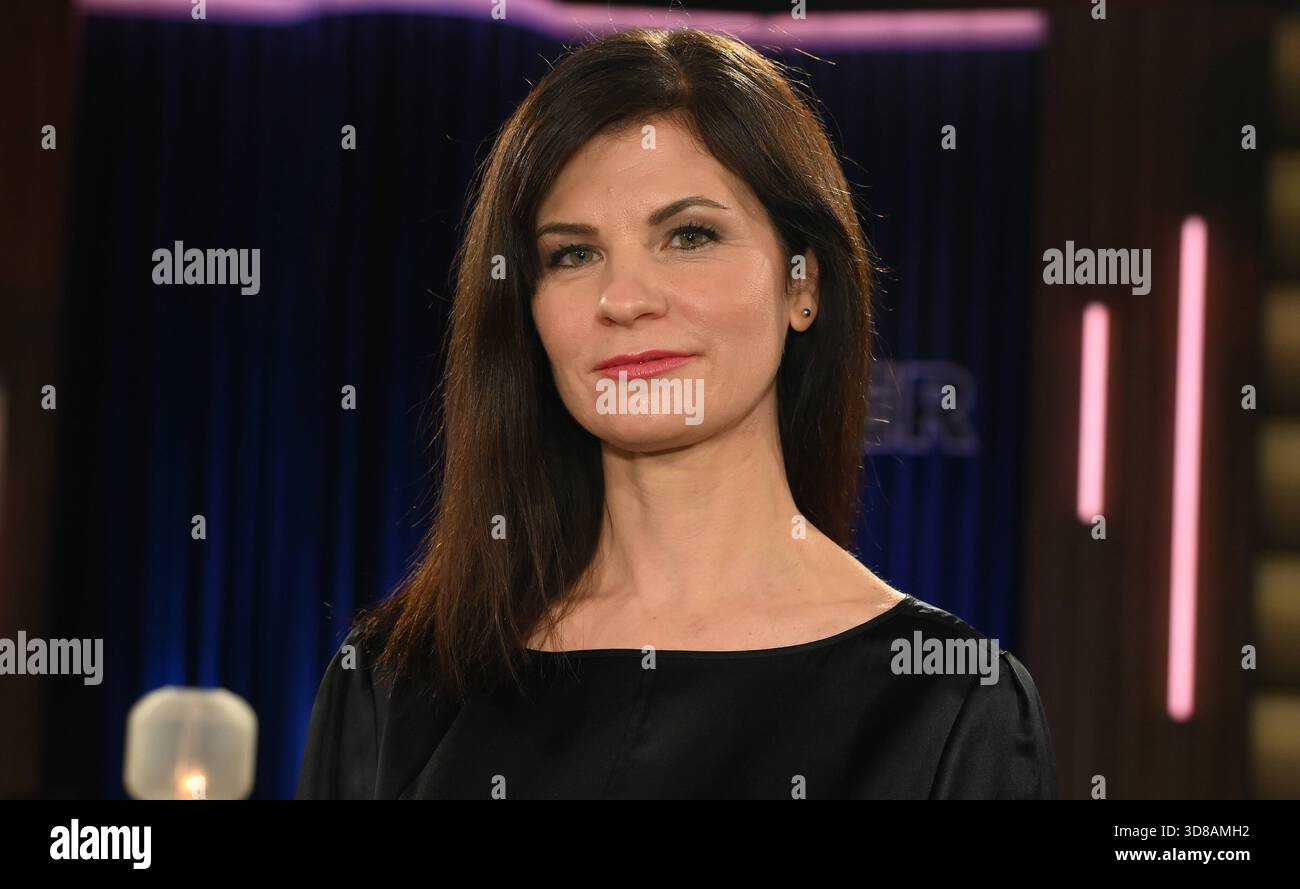 Violinistin Alina Armonas-Tambrea zu Gast in der WDR Talkshow Kölner ...